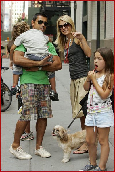 Kelly Ripa & family